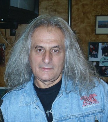 25 millióval tartozik a fénytechnikusnak Péter Szabó Szilvia ...