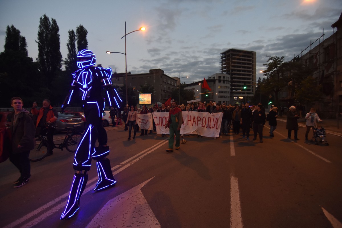 PROTESTI U SRBIJI Novi Sad: Sutra nema demonstracija - svi idemo za Beograd