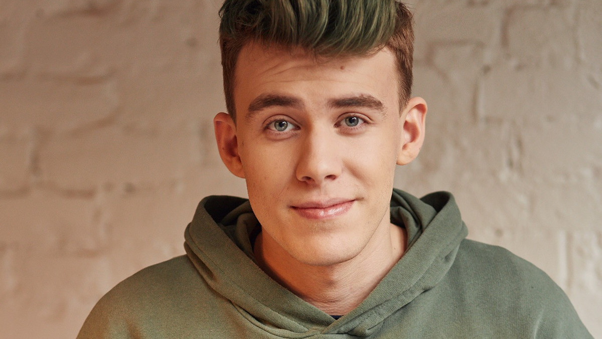 Blowek pobił rekord na polskim YouTube. Kim jest Karol Gązwa? - Plejada.pl