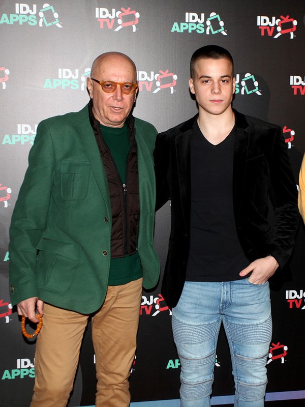 Poznati glumci su godinama razvedeni, a njihovog sina sada gledate u ...