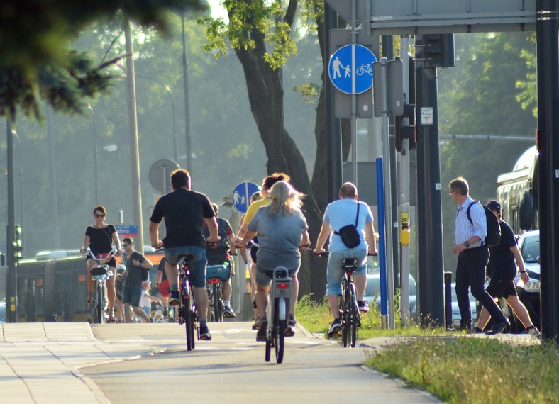 Nowe przepisy dla pieszych: koniec chodzenia po ścieżkach rowerowych