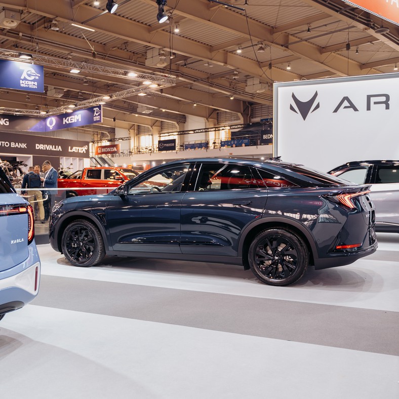 Arcfox już w Polsce. Nazwa na to nie wskazuje, ale to chińska marka. W Poznaniu pokazała aż 3 auta