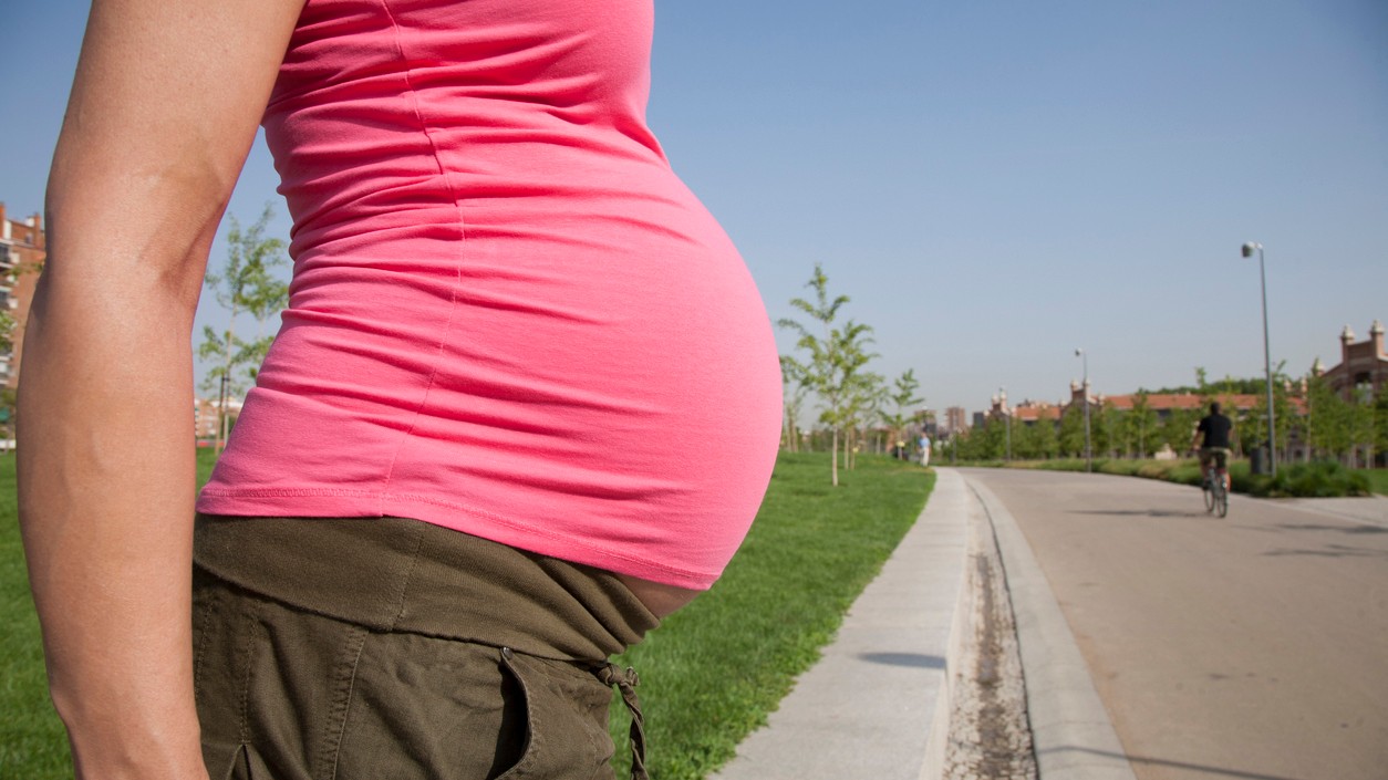 Ako rozbehnúť pôrod? Niektoré mamičky s nadšením odporúčajú chodenie po ...