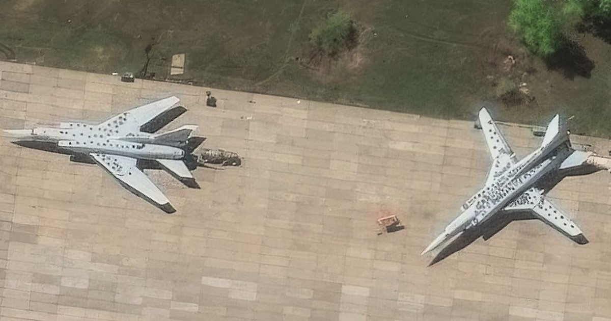 Satellite images show the unusual tire tactic and fake decoy aircraft ...