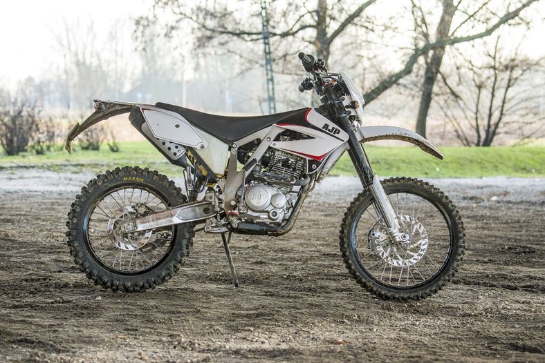 AJP PR3 125 Enduro - Secina na początek