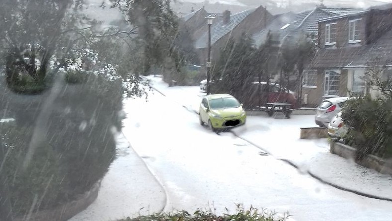 Wielka Brytania: Załamanie pogody. Gradobicie na północy Anglii - Podróże