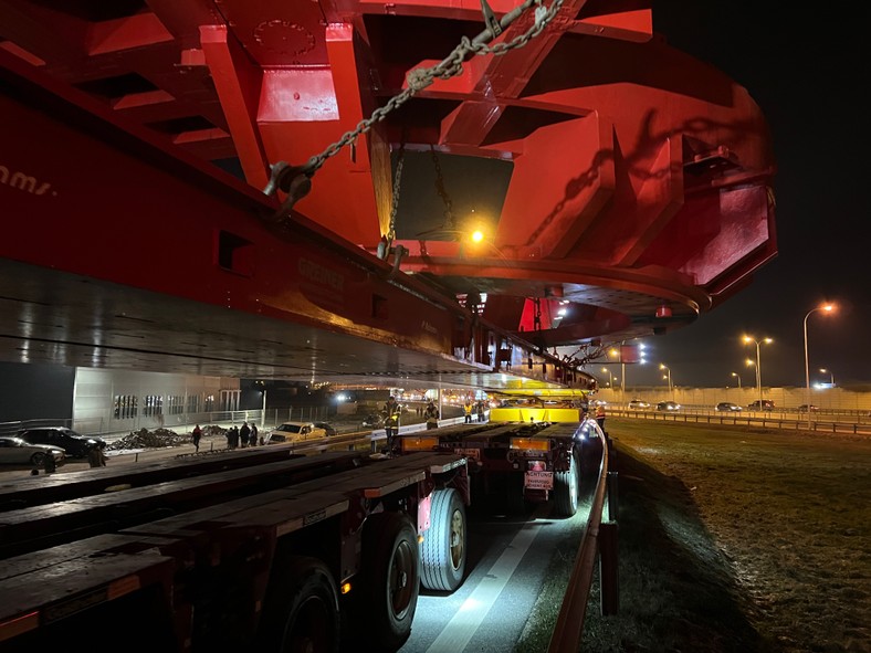 Jechałem w konwoju transportującym elementy maszyny TBM. Nie wszystko ...
