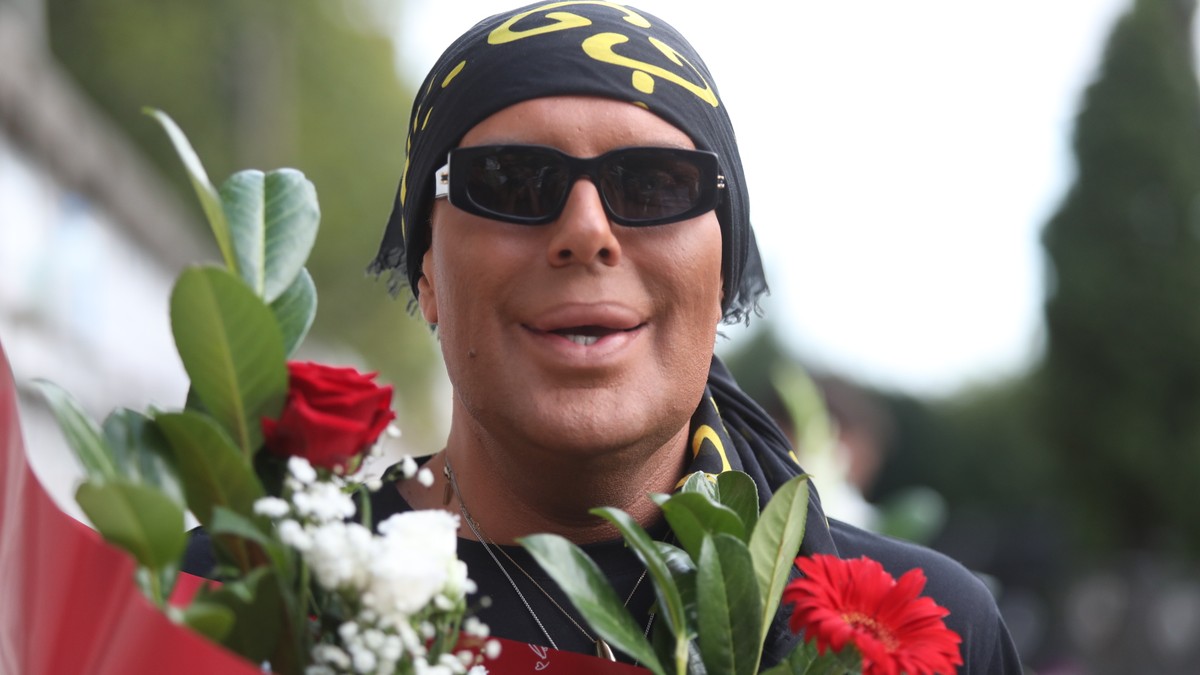 Boki 13 tvrdi da su ga 2 muškarca sa estrade muvala, otkrio ko su