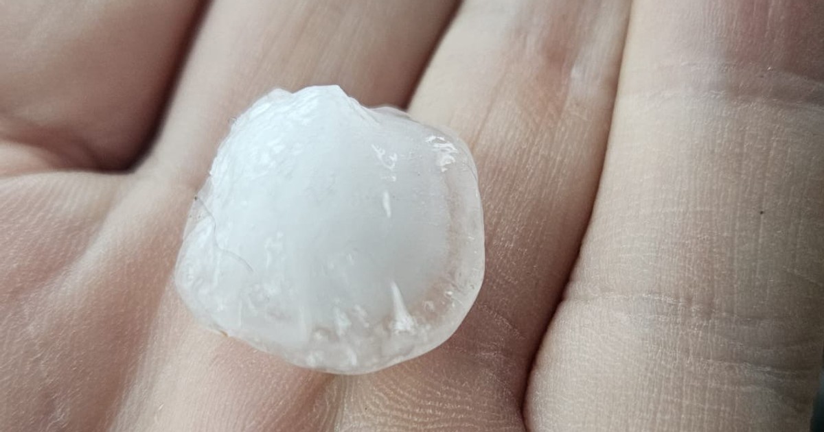 Jako nevreme pogodilo Zlatibor: Pao grad veličine klikera, sve se ... Jako nevreme pogodilo Zlatibor: Pao grad veličine klikera, sve se ...