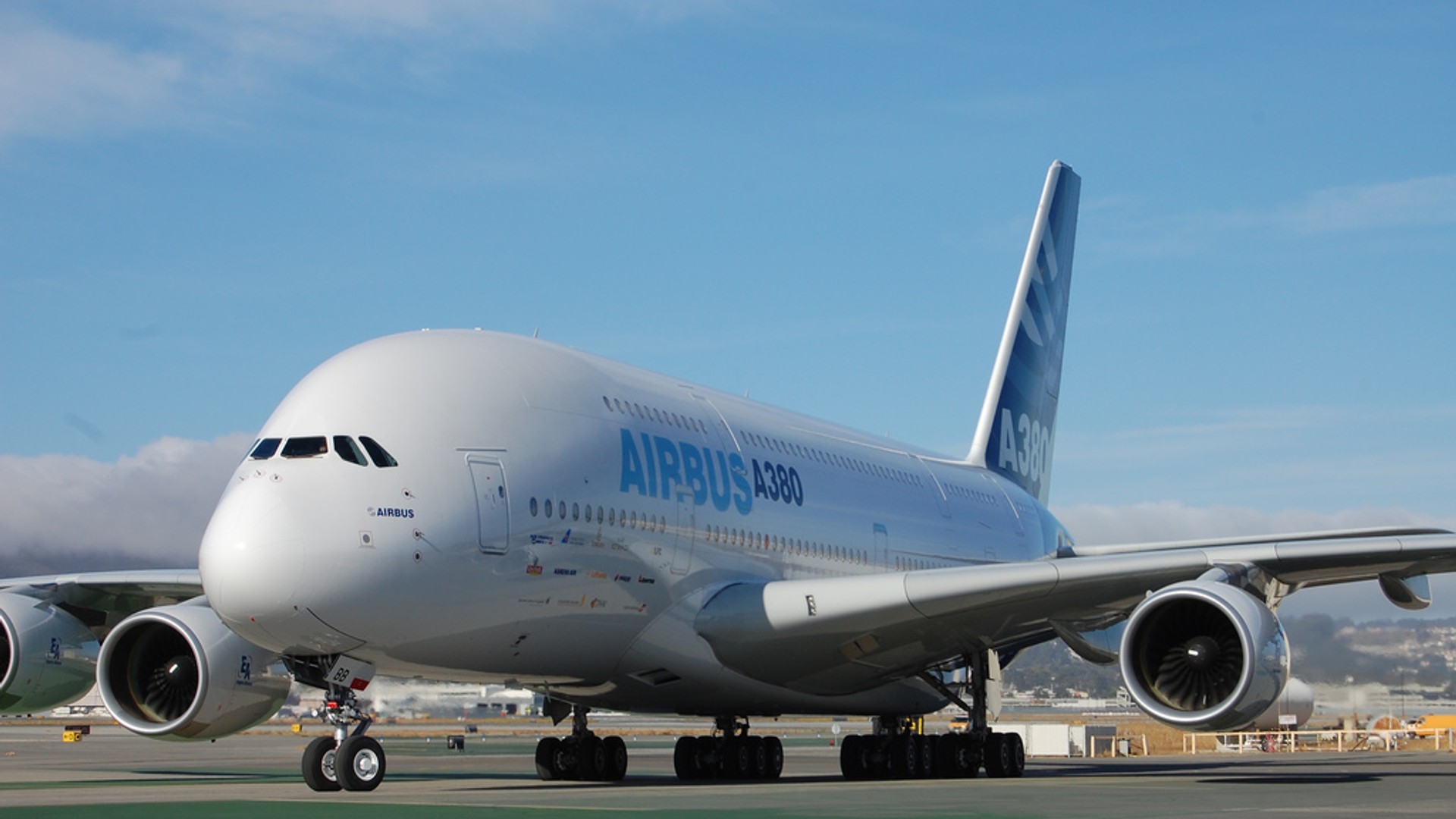 Airbus A380 w Warszawie - Noizz
