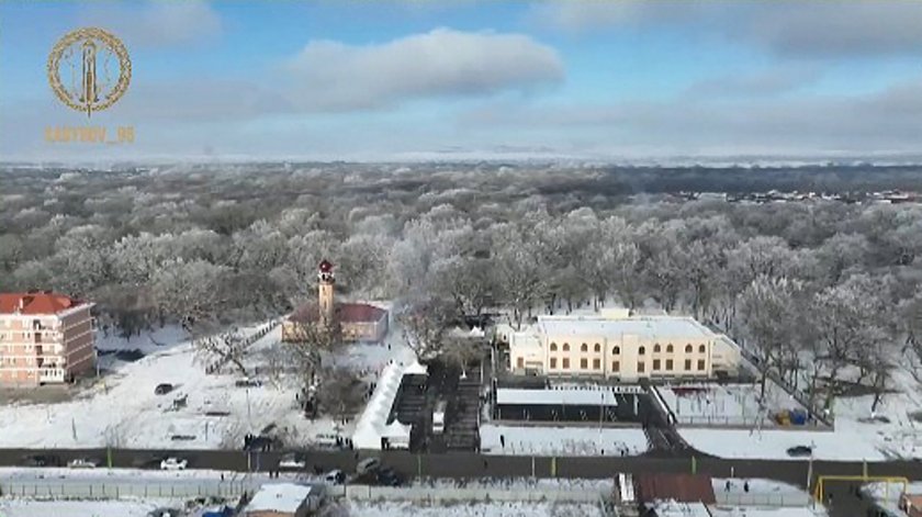 Ramzan Kadyrow pojawił się publicznie po długiej nieobecności. Trzyma laskę