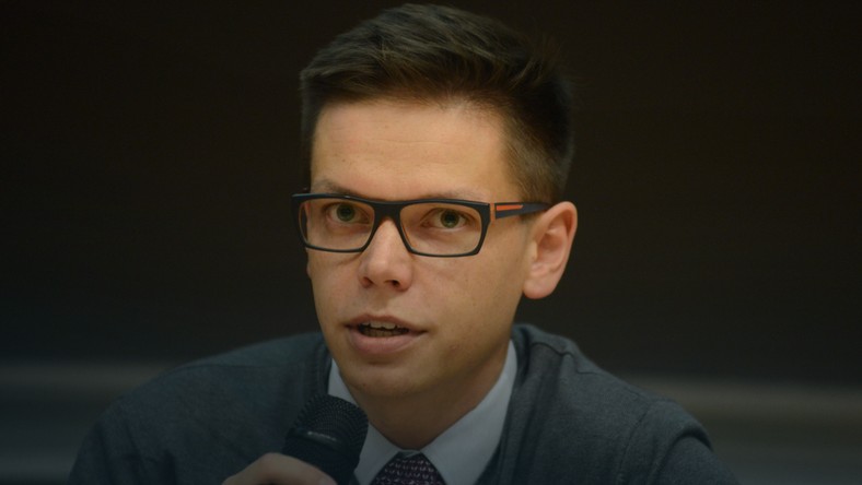 Marcin Napiórkowski w książce "Turbopatriotyzm" wyjaśnia, dlaczego ...