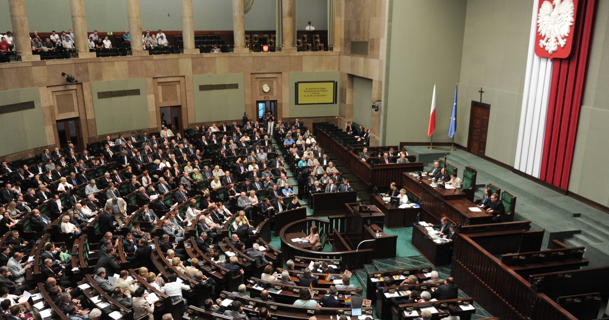 "Trotyl w tupolewie". Którą partię wysadził? SONDAŻ!