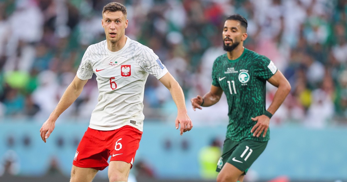 Katar 2022. Bielik wyszedł tak na mecz z Arabią Saudyjską. Po co to zrobił?