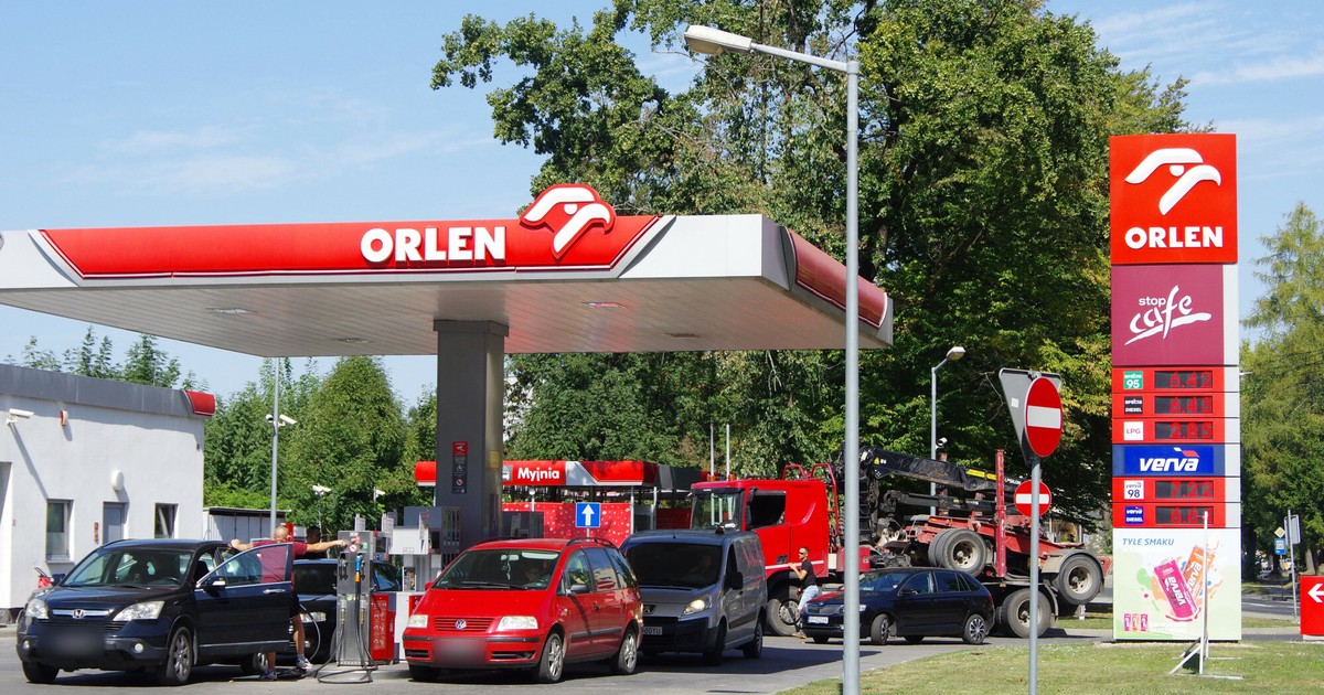 Orlen postawi fotowoltaikę na dachach stacji benzynowych