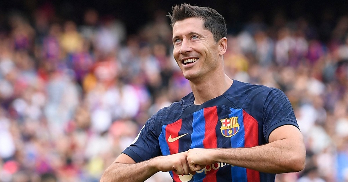 Robert Lewandowski i FC Barcelona zagrają w Warszawie? Co musi się stać?