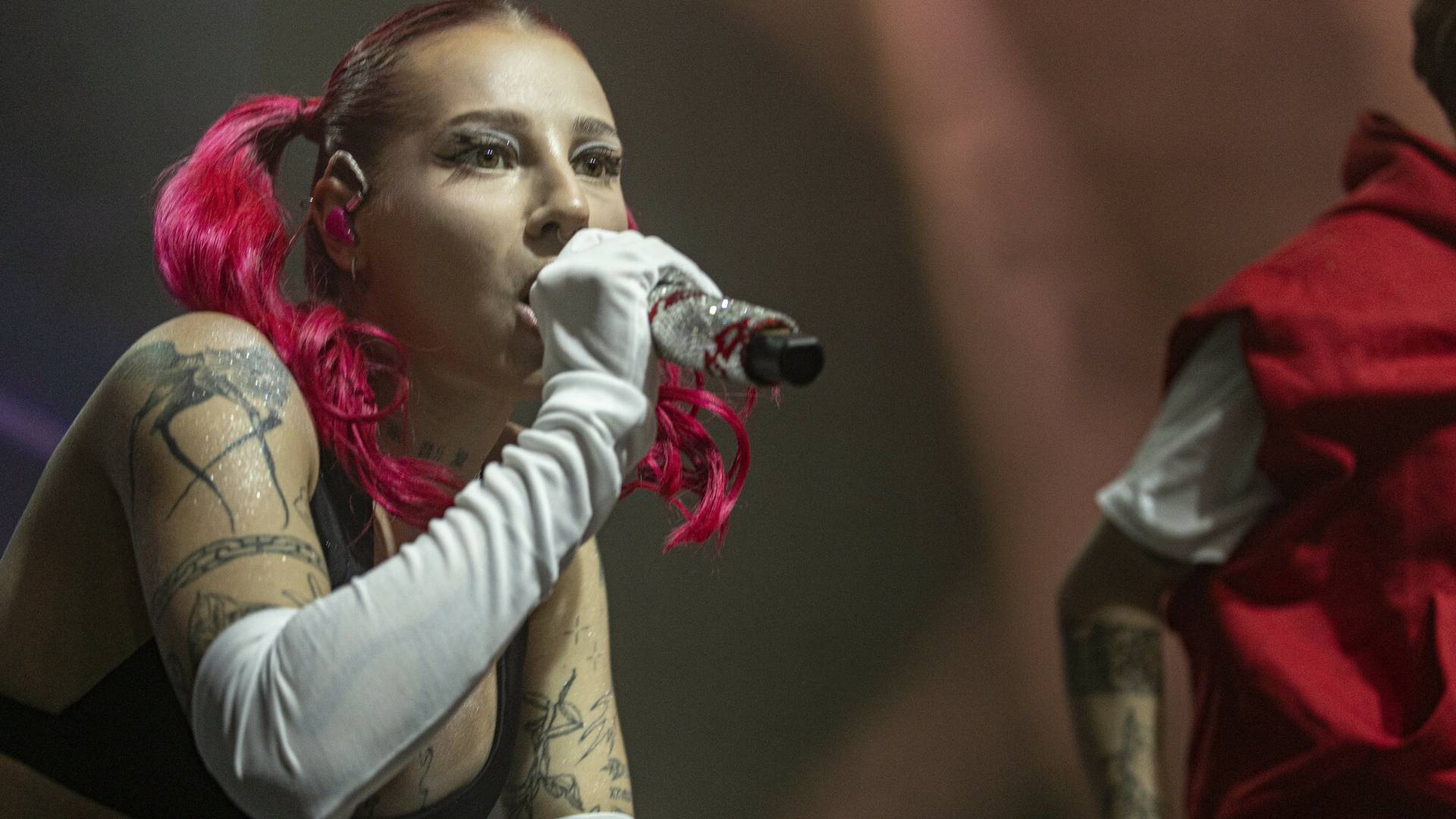 Raperzy wyśmiewają Young Leosię. Trwa obrona rapu jako "męskiej sprawy ...