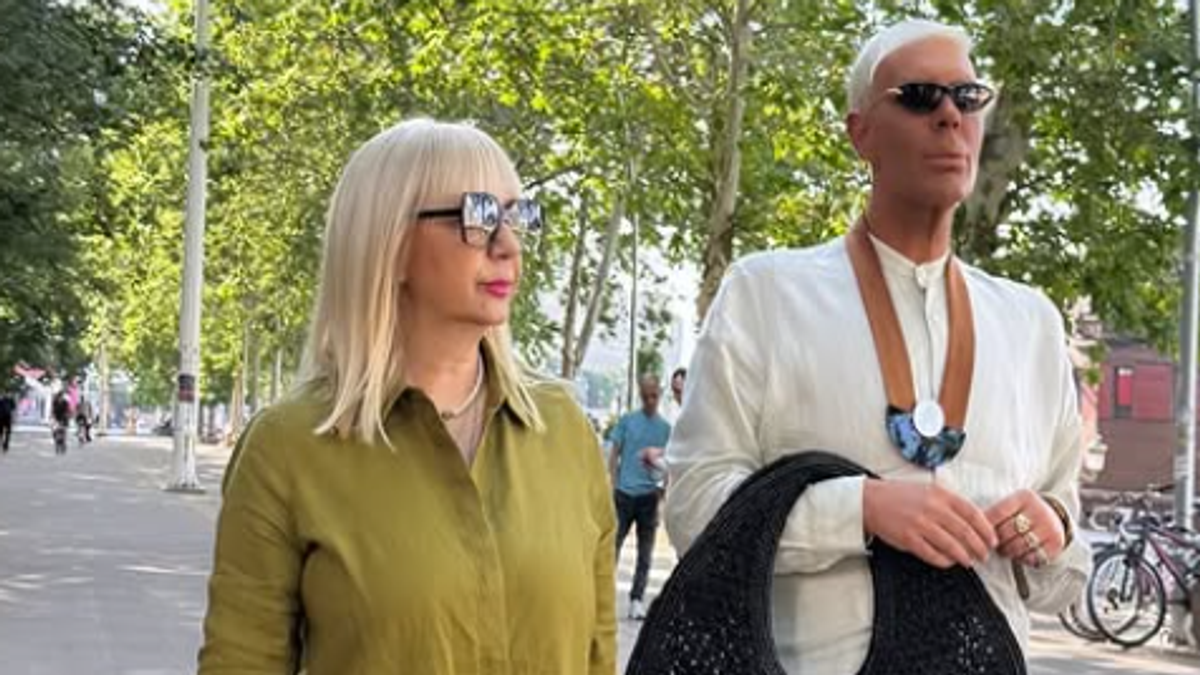 Majka Bokija 13 je prava dama: Šoumen pozirao sa njom, do sada je nismo videli - Blic