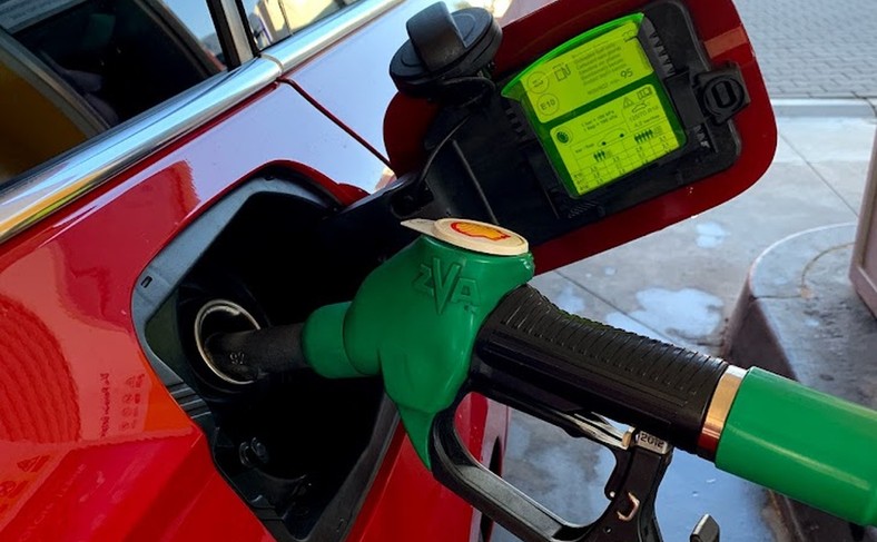 Tanie paliwo E10 na polskich stacjach już po Nowym Roku. Nie każdy może ...