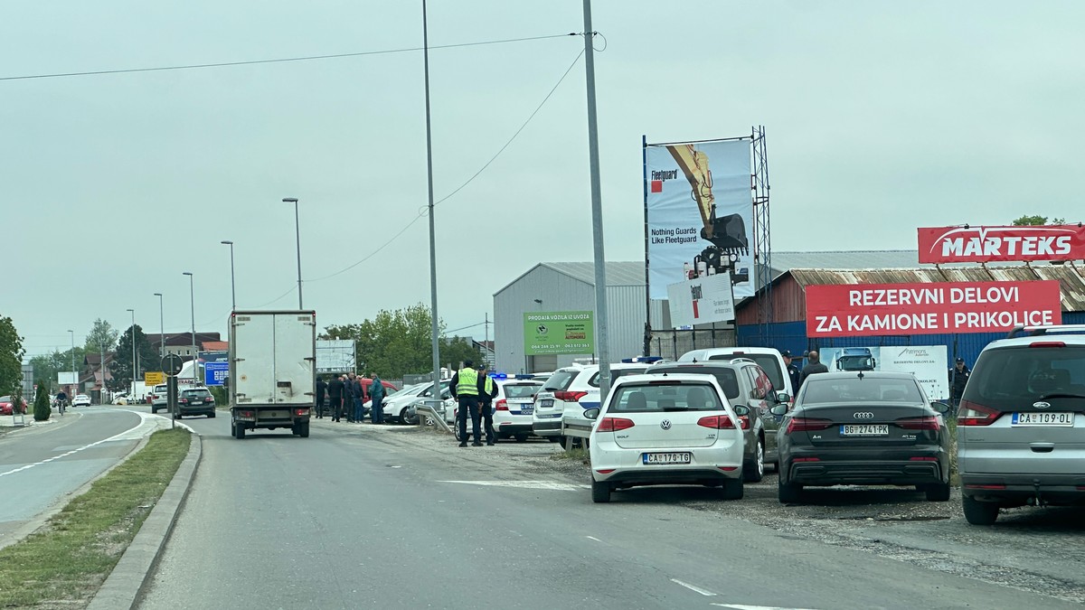 Prve slike sa mesta pucnjave u Čačku: Mario ubijen u fabrici "Marteks" - Blic