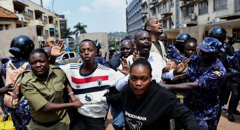 Uganda moves to censor the media ahead of its presidential elections ...