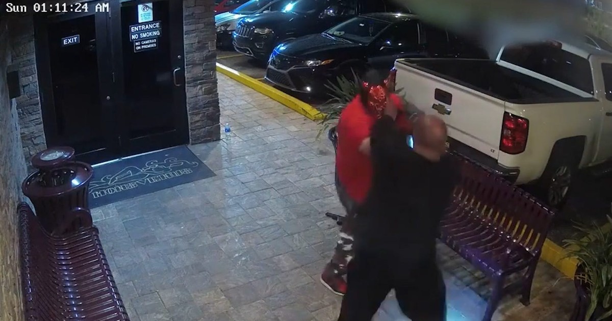 Video shows the dramatic moment a bouncer disarmed and stopped a devil ...