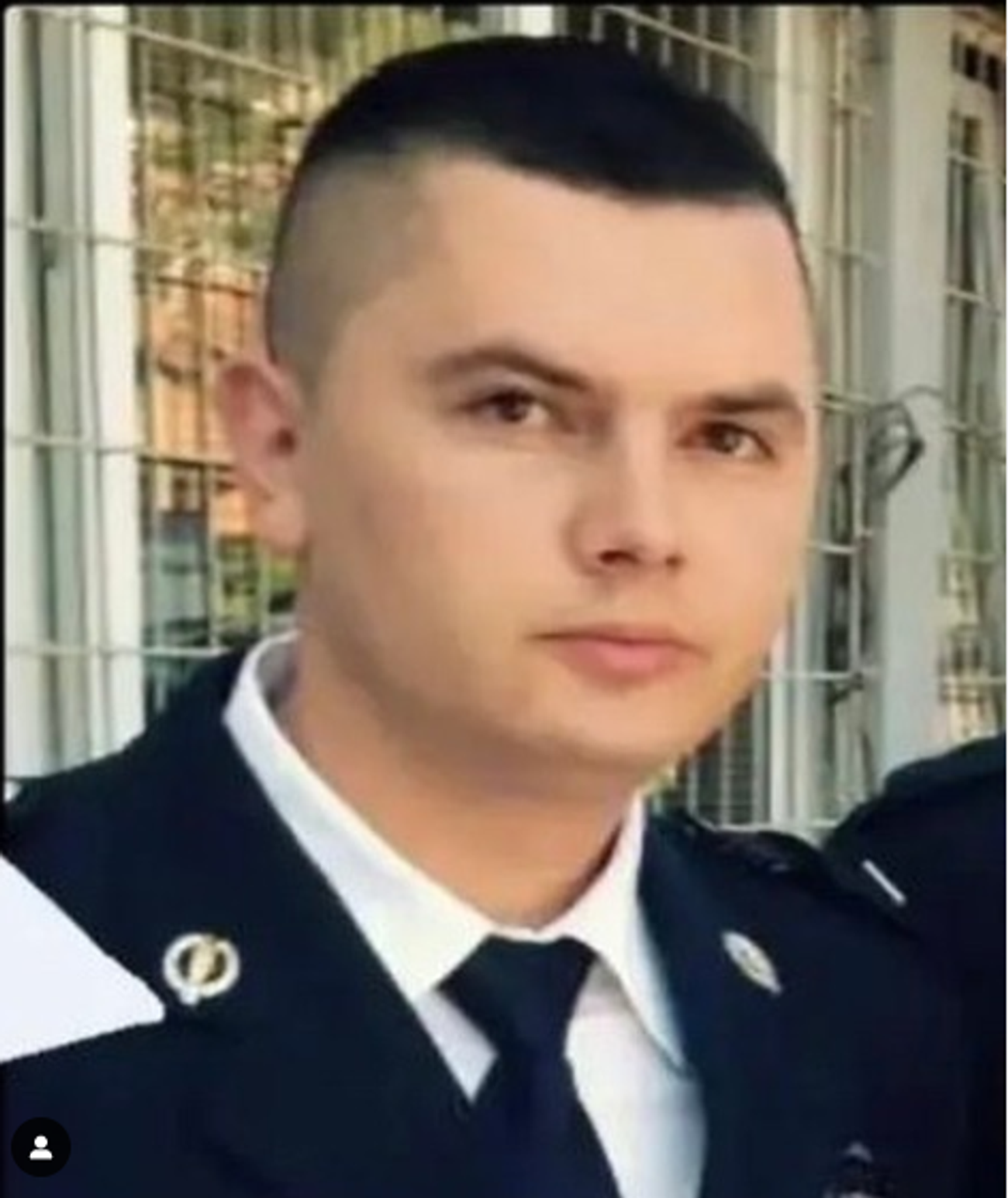 Ovo je policajac koji je rizikovao život da spasi decu iz požara - Blic