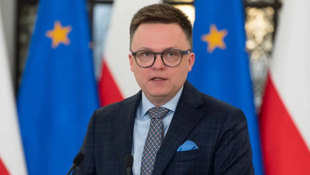 "Konstytucja na telefon". Nowa zapowiedź Szymona Hołowni