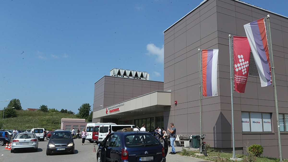 IZNENADNA SMRT NAKON CARSKOG REZA Reanimacija porodilje trajala 45 ...