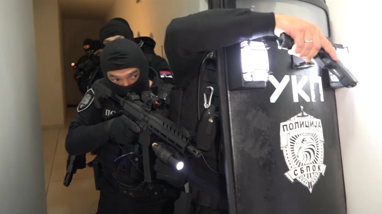 "ANTI-ROMI" PREUZELI JUŽNU TRIBINU I BELIVUKOVE POSLOVE S DROGOM ...