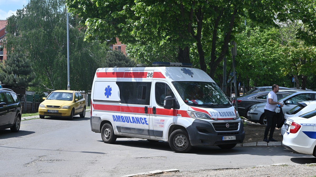 Teška nesreća na Vidikovačkom vencu: Automobil naleteo na čoveka - Blic