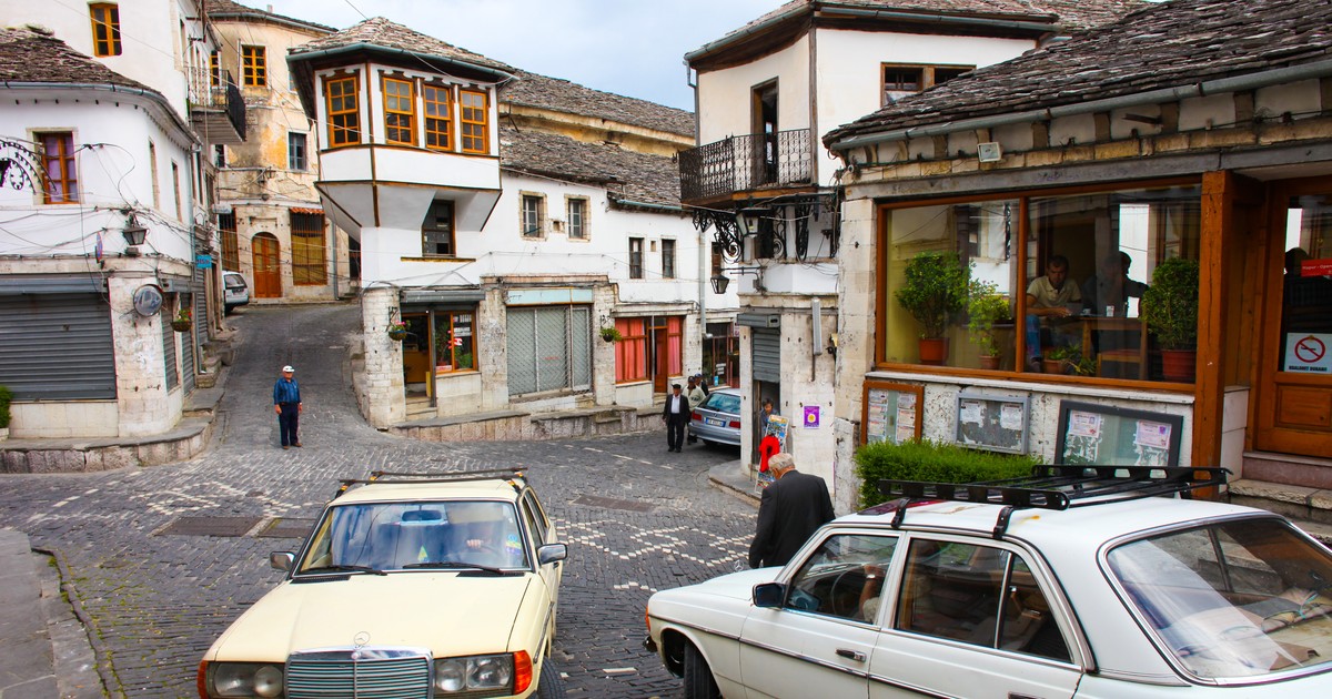 Autem do Albánie. Vše, co potřebujete vědět před cestou - SpectrumLine.cz