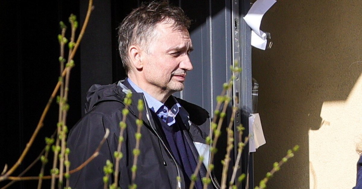 Akta sprawy dotyczącej ojca Zbigniewa Ziobry znalezione w jego domu ... Akta sprawy dotyczącej ojca Zbigniewa Ziobry znalezione w jego domu ...