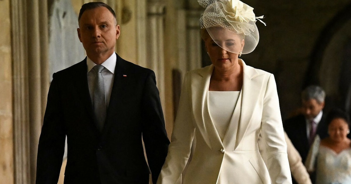 Andrzej i Agata Duda na koronacji Karola III. Kapelusz Agaty Dudy robi wrażenie - Kobieta