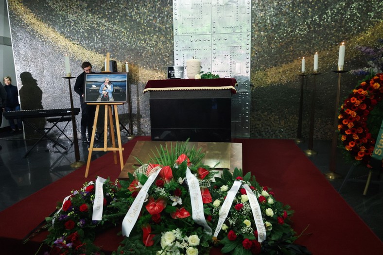 Wiktor Zborowski zagrał dla Stanisława Tyma na pogrzebie. Wiktor Zborowski zagrał dla Stanisława Tyma na pogrzebie.