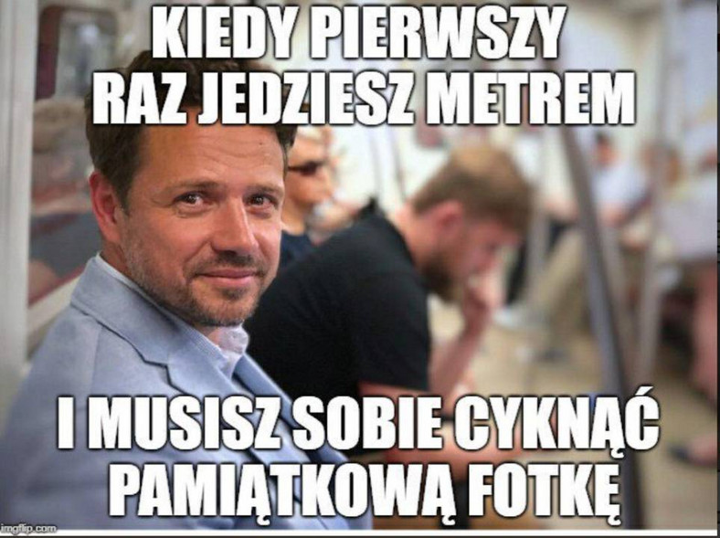 Memy z Rafałem Trzaskowskim w warszawskiej komunikacji. Bez litości [MEMY]