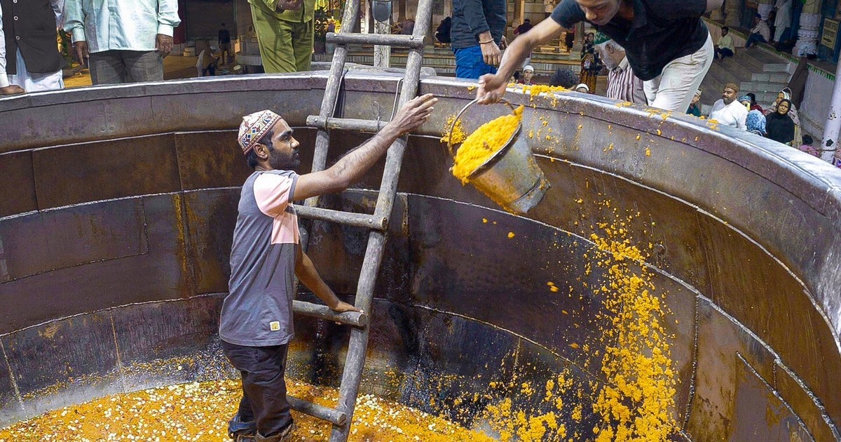 How 5 tonnes of sweet rice is cooked in the world's largest cauldron in ...