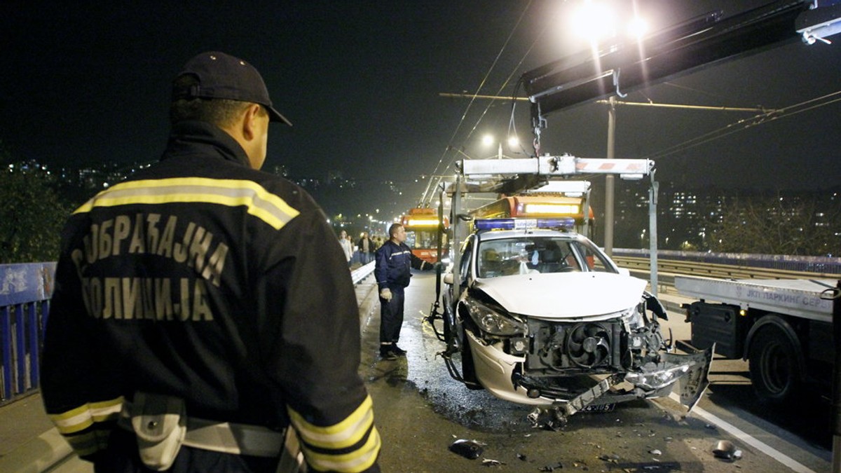 Policajac povređen u udesu u Beogradu - Blic