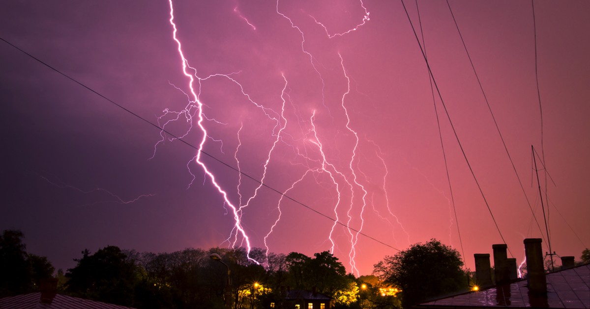 Groźne burze i grad nad regionem. Łowcy Burz ostrzegają przed tornadem ...