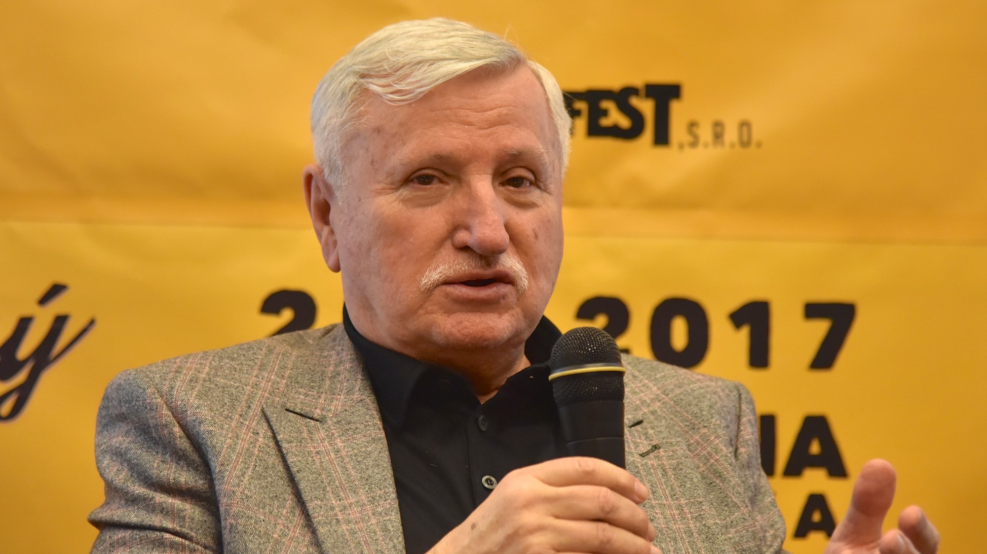 Slovensko vzdáva hold textárskej legende: Kamil Peteraj oslavuje ...