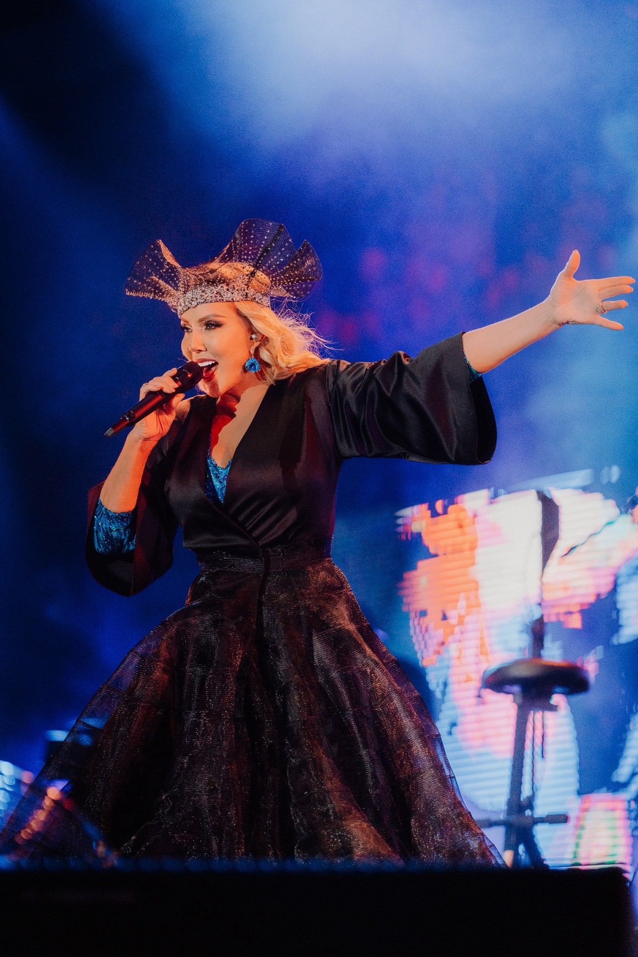 Brena u Bugarskoj pozdravljena uz vrisak, promenila nekoliko haljina - Blic