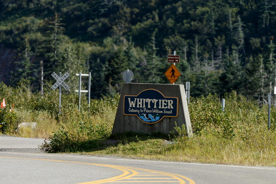 Whittier. Miasto, gdzie niemal wszyscy mieszkańcy żyją w jednym bloku ...