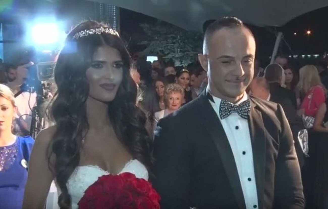 KAKO JE BILO NA "SVADBI VEKA" Venčali se Dušan i Alisa, prenos pratilo nekoliko hiljada ljudi - Blic