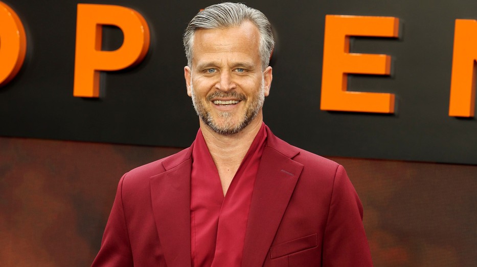 Rami Malek is megdicsérte Haumann Máté öltözékét az Oppenheimer ...