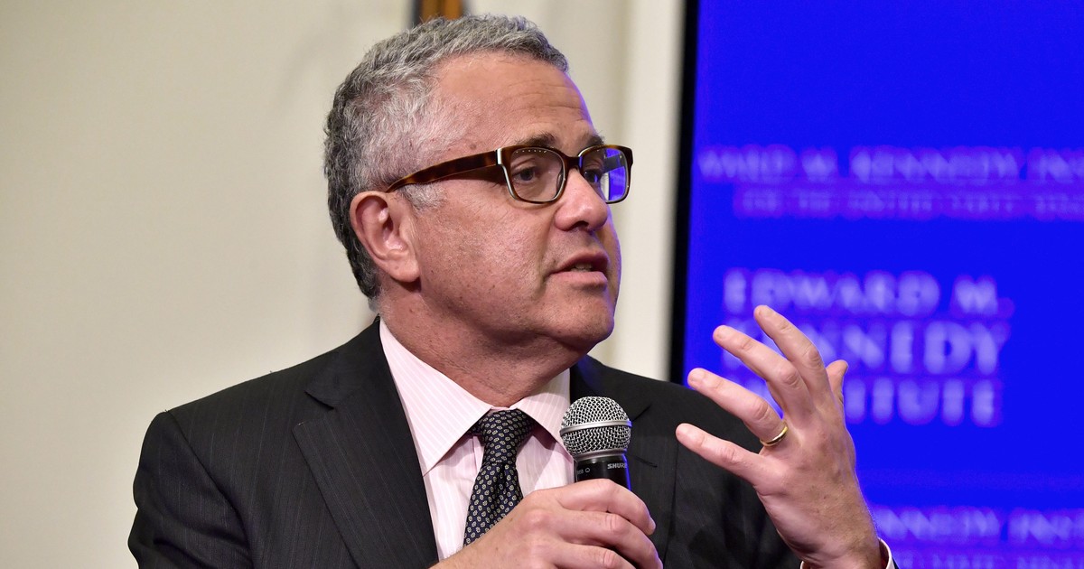 Jeffrey Toobin returns to CNN and apologizes for his 'moronic' behavior ...