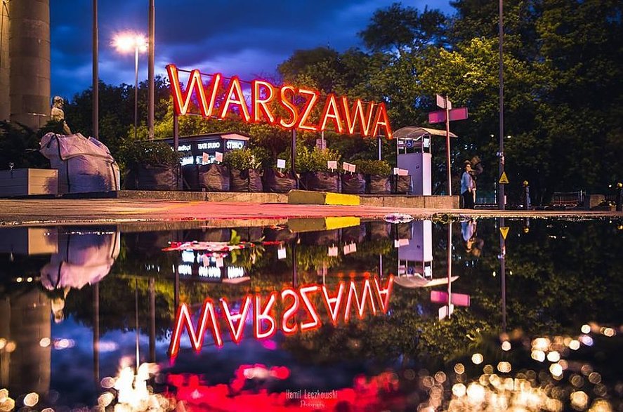 Warszawa. Neony na wolskich szkołach? - Informacje