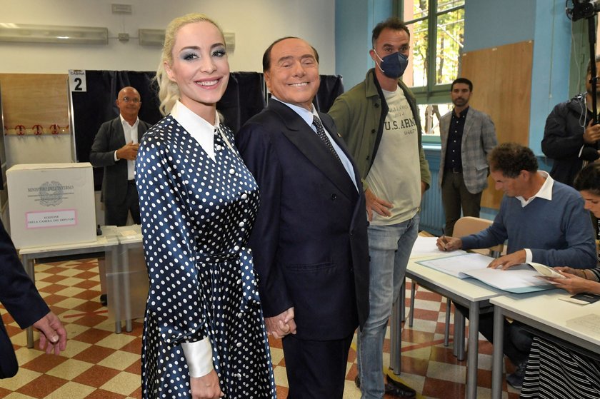 Marta Fascina - 32-letnia żona Berlusconiego wygrała wybory Marta Fascina - 32-letnia żona Berlusconiego wygrała wybory