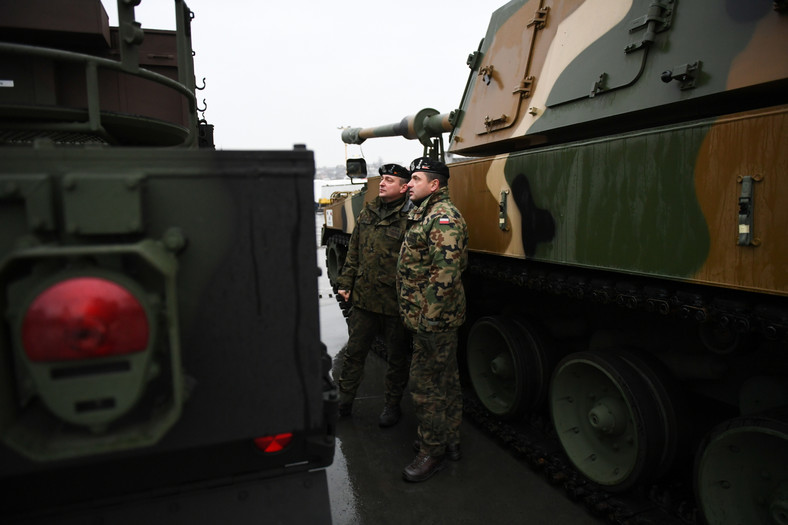 Spektakularny transport czołgów K2 z Korei. Przypłynęły do Gdyni [FOTO]