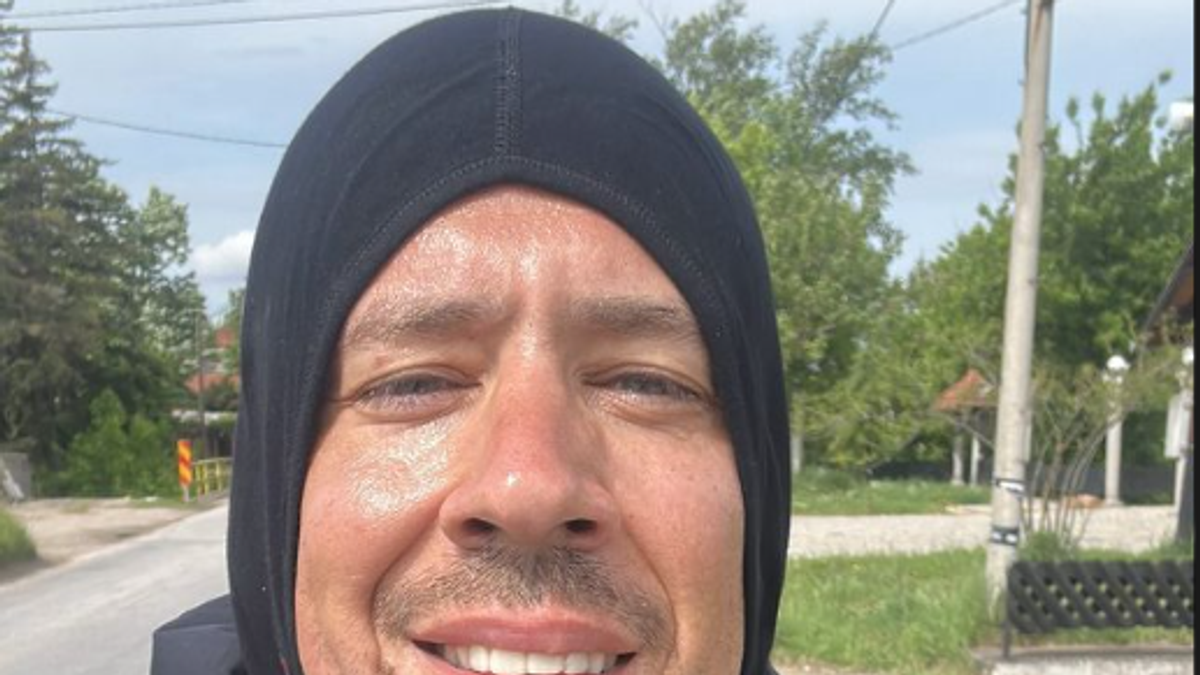 Nikola Rokvić se oglasio sa puta za Grčku: "Bilo je naporno, ljudi mi daju hranu, priloge" - Blic