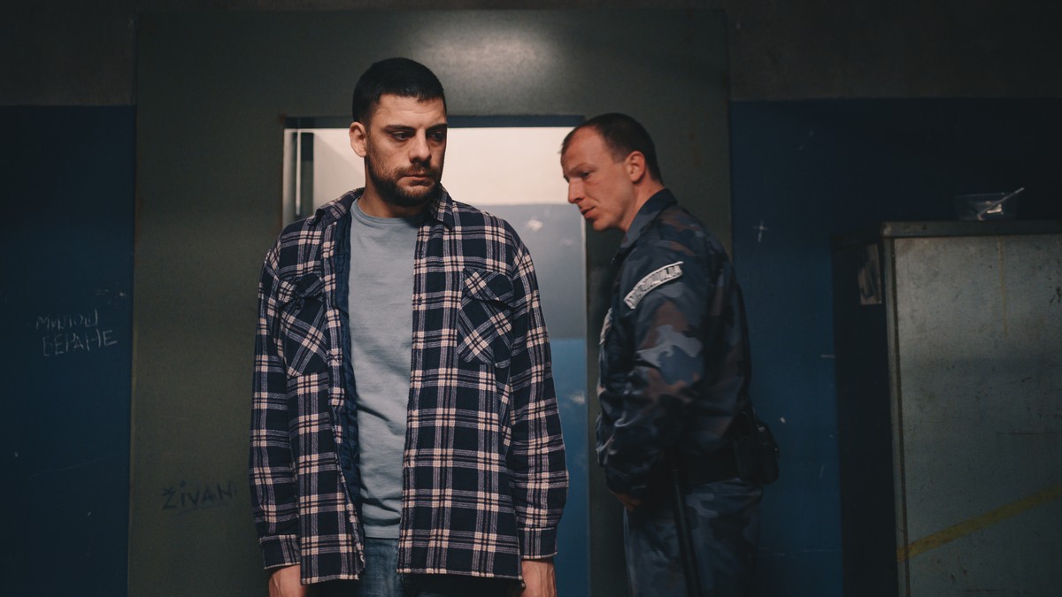 Pojavio se prvi trejler SERIJE "PAD", rađene po MOTIVIMA KNJIGE ŽARKA LAUŠEVIĆA - Blic